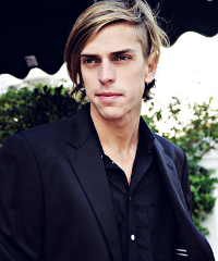 How a broken iPod inspired a young entrepreneur's Apple repair business